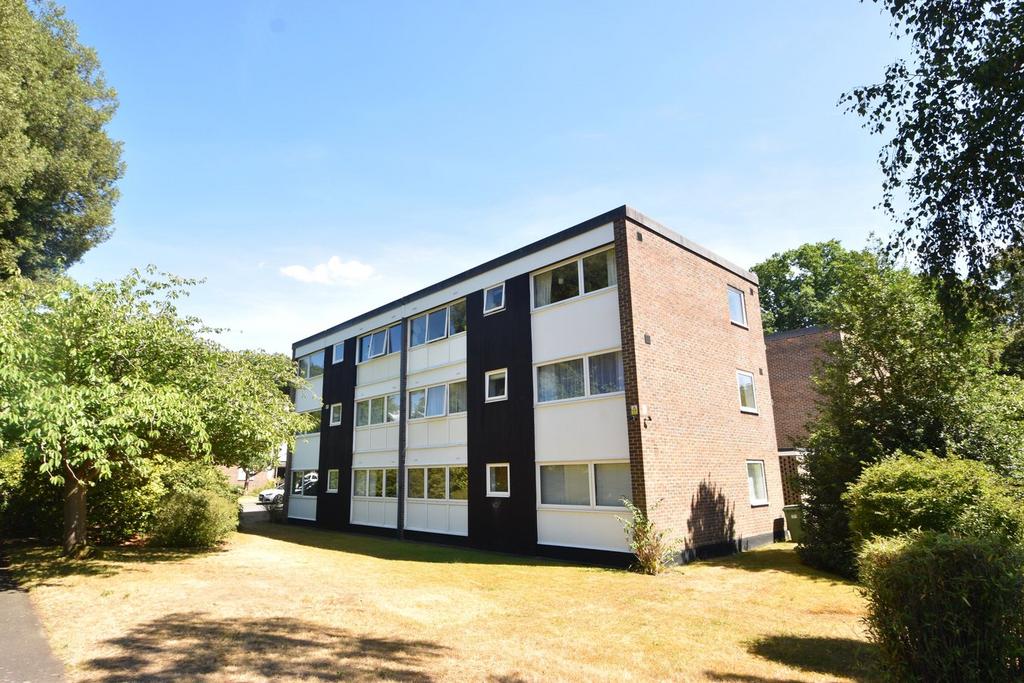 High Point, Weybridge, KT13 2 bed apartment - £339,950