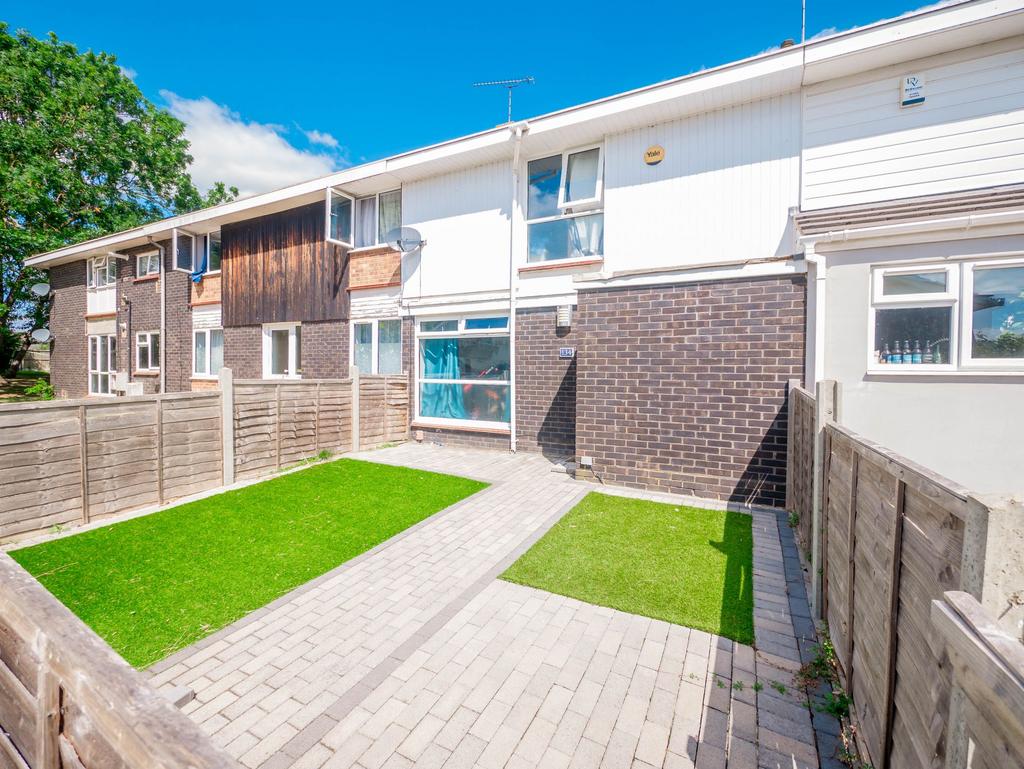 Woolmer Green, Basildon SS15 2 bed terraced house for sale - £290,000