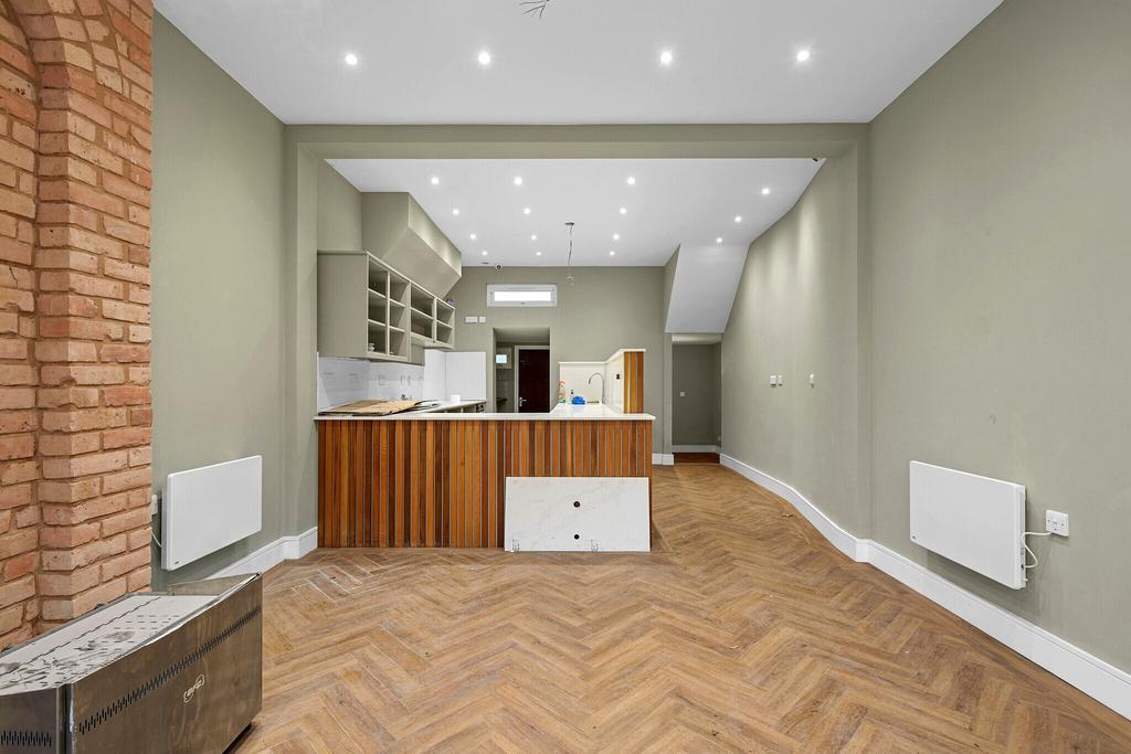 Whittington Road, London N22 Shop for sale - £10,000