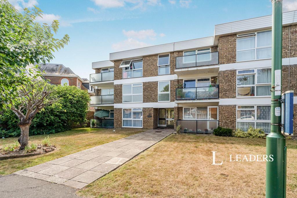 Redwood Court, St. Floras Road, BN17 2 bed flat to rent - £1,200 pcm (£ ...