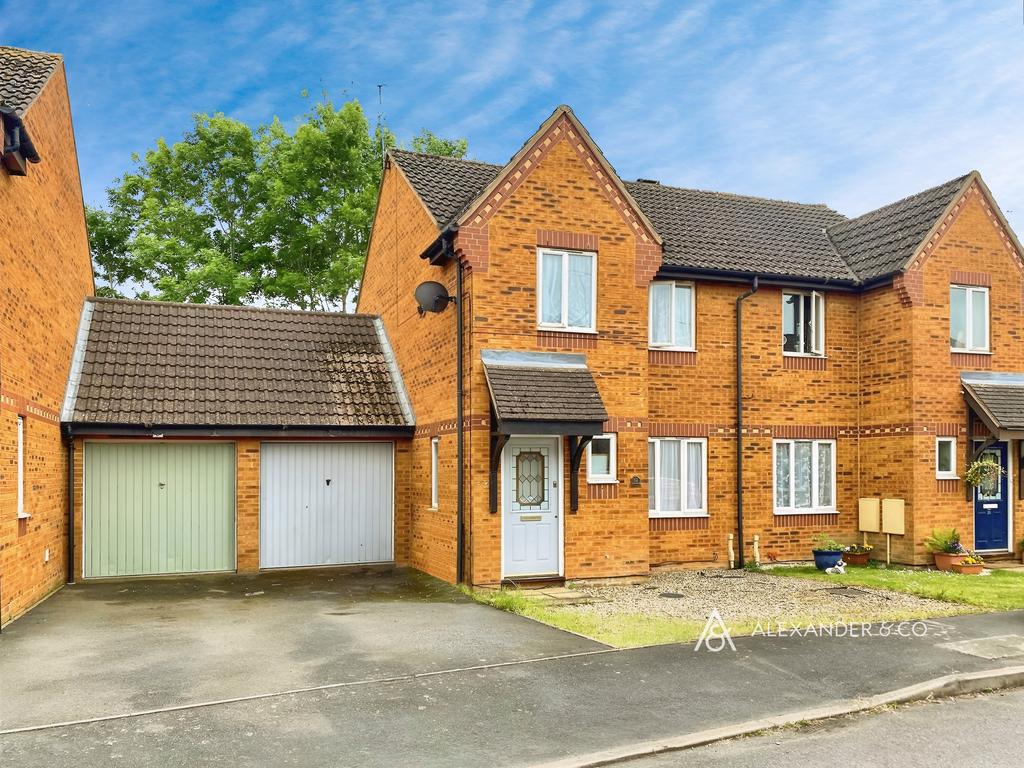 Towcester NN12 3 bed end of terrace house to rent - £1,500 pcm (£346 pw)