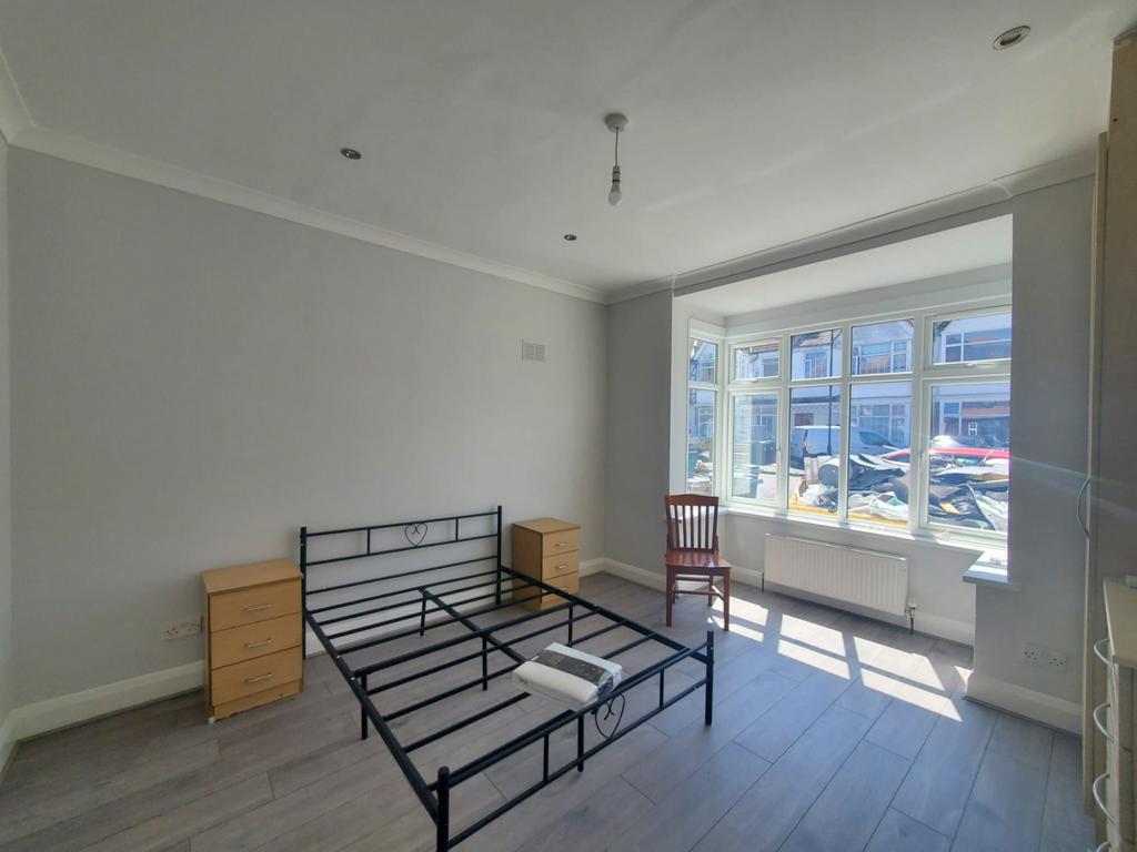 Ground Floor Flat, 19 Bulstrode... 3 bed flat - £2,500 pcm (£577 pw)