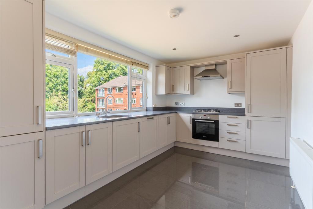 Wray Common Road, Reigate, Surrey, RH2 2 bed flat for sale - £345,000