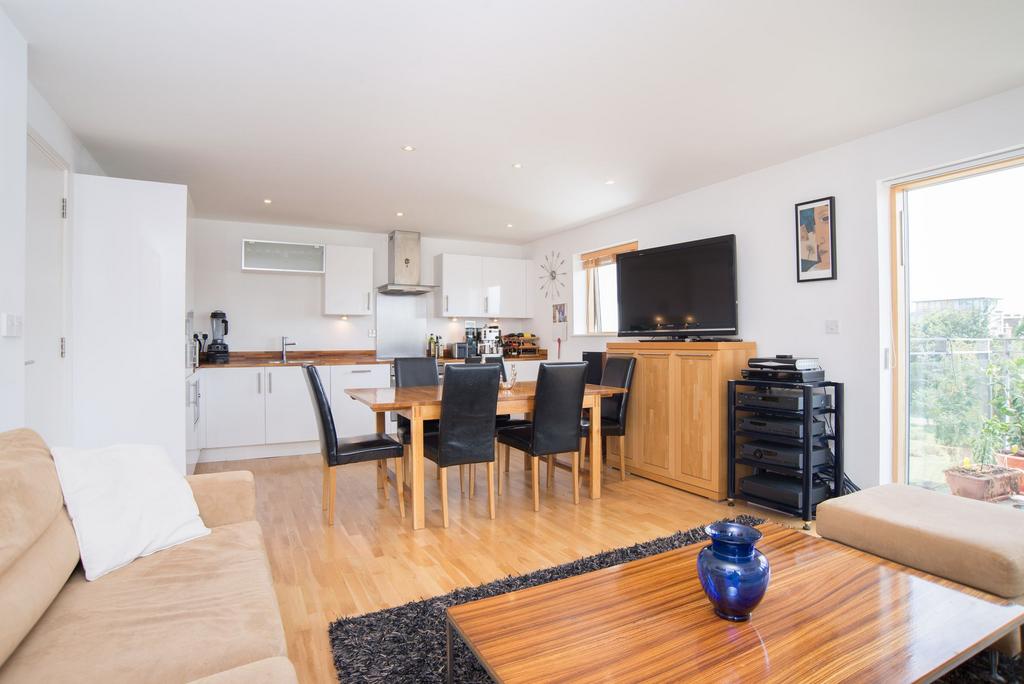 Frean Street, London, SE16 2 bed flat to rent - £2,650 pcm (£612 pw)