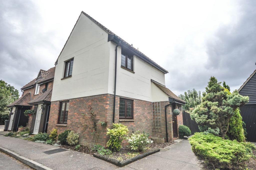 Lordswood View, Leaden Roding 2 bed house - £1,350 pcm (£312 pw)