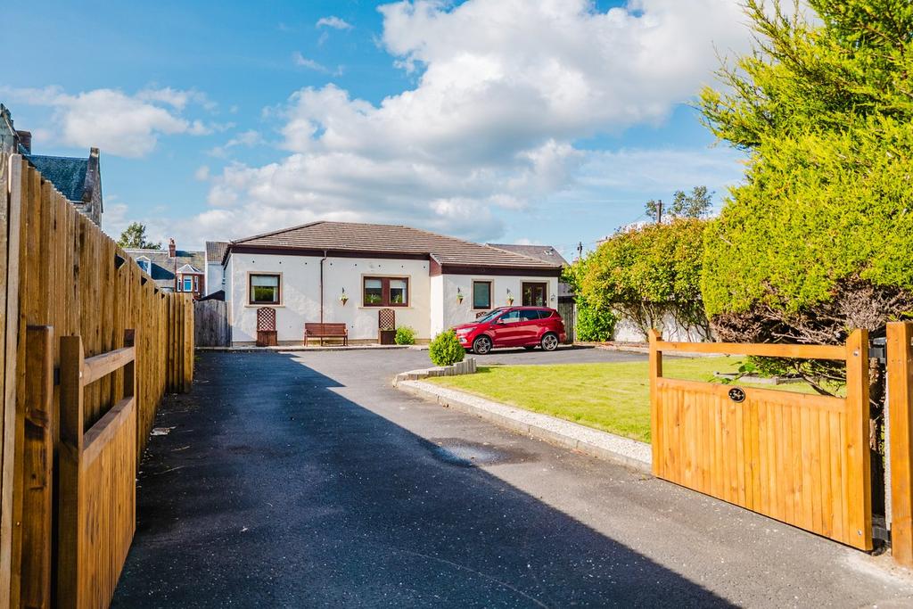 West Main Street, Darvel, KA17 3 bed bungalow - £179,995