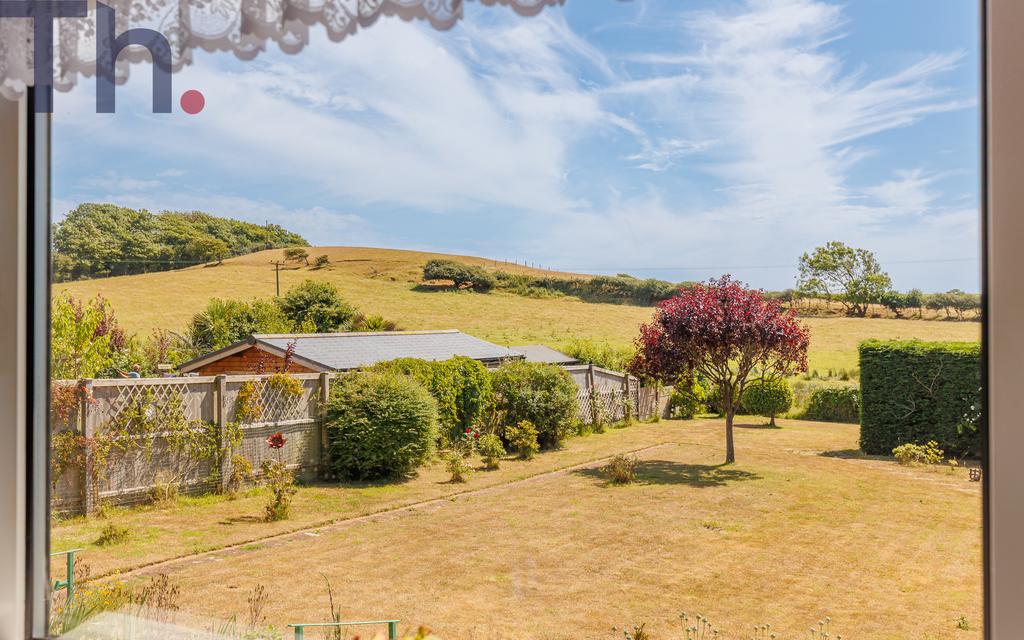 Russell Road, Newport PO30 3 bed detached bungalow - £375,000