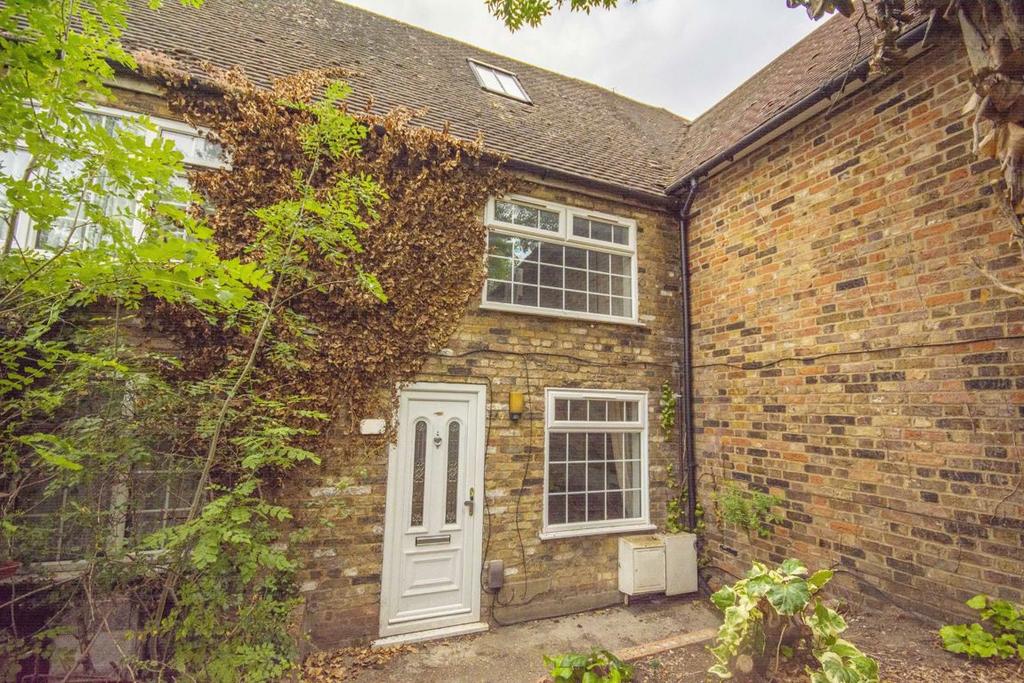 The Burroughs, London NW4 3 bed detached house - £2,600 pcm (£600 pw)