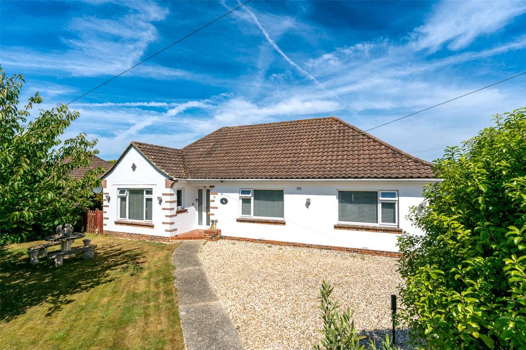 Little Drive, Ferring, Worthing, West... 3 bed bungalow for sale - £945,000