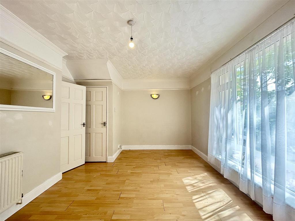 The Stow, Harlow 3 bed maisonette - £1,500 pcm (£346 pw)