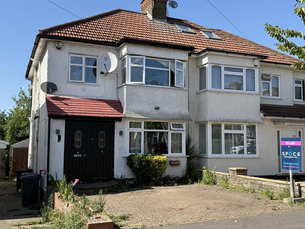 3 Bedroom Family Home - Edgware HA8 3 bed semi-detached house - £2,300 ...