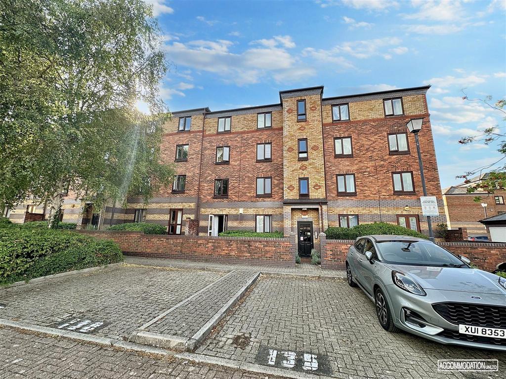 Franklin Court Caxton Gate Redcliffe... 1 bed flat - £1,100 pcm (£254 pw)