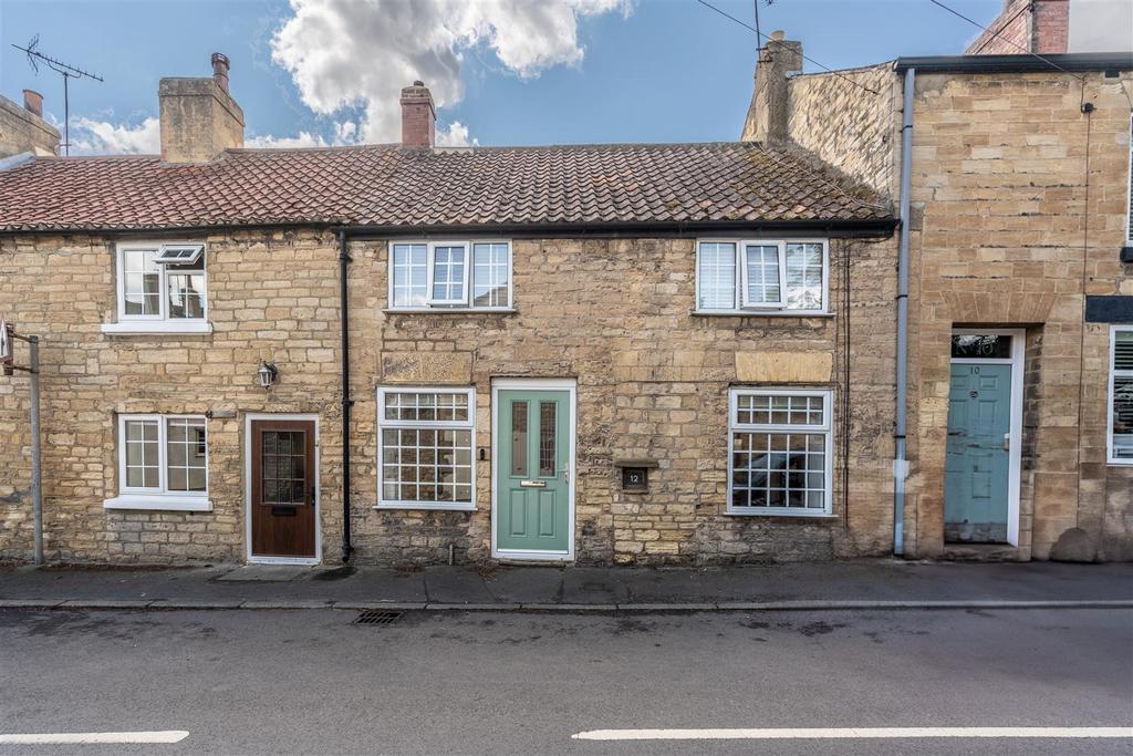 High Street, Wetherby LS23 3 bed terraced house - £1,400 pcm (£323 pw)