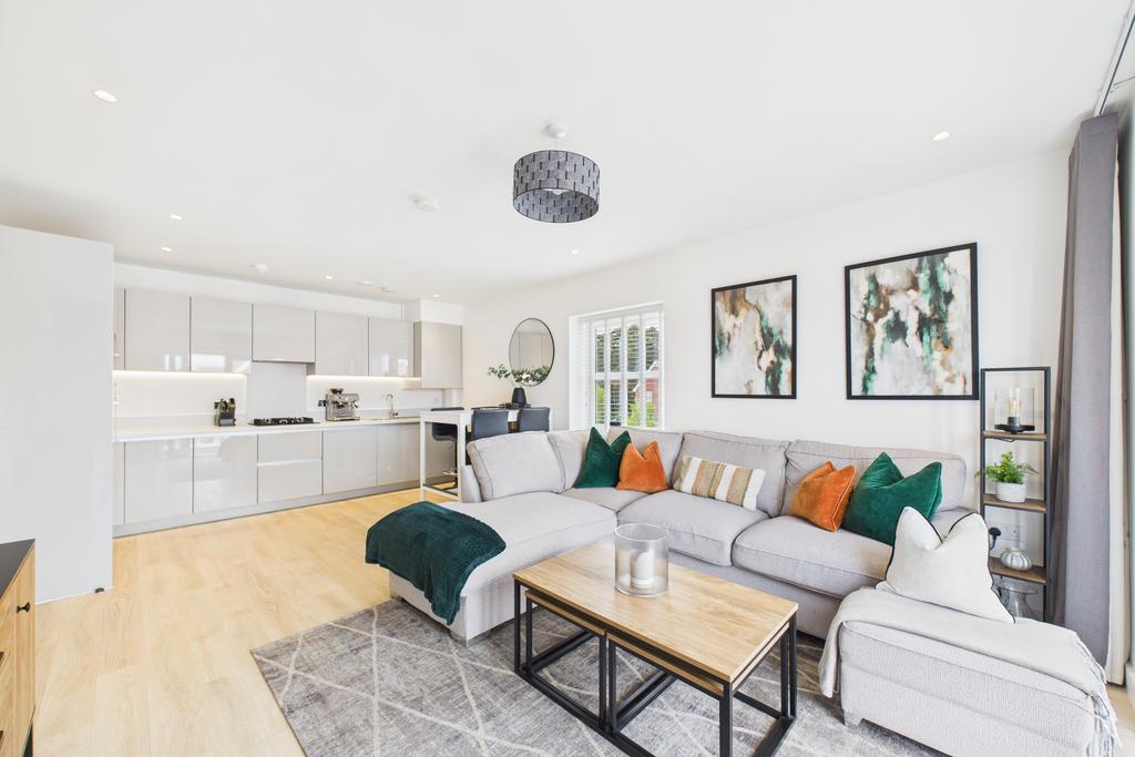 Pyestock Way, Fleet, Hampshire, GU51 2 bed apartment - £350,000