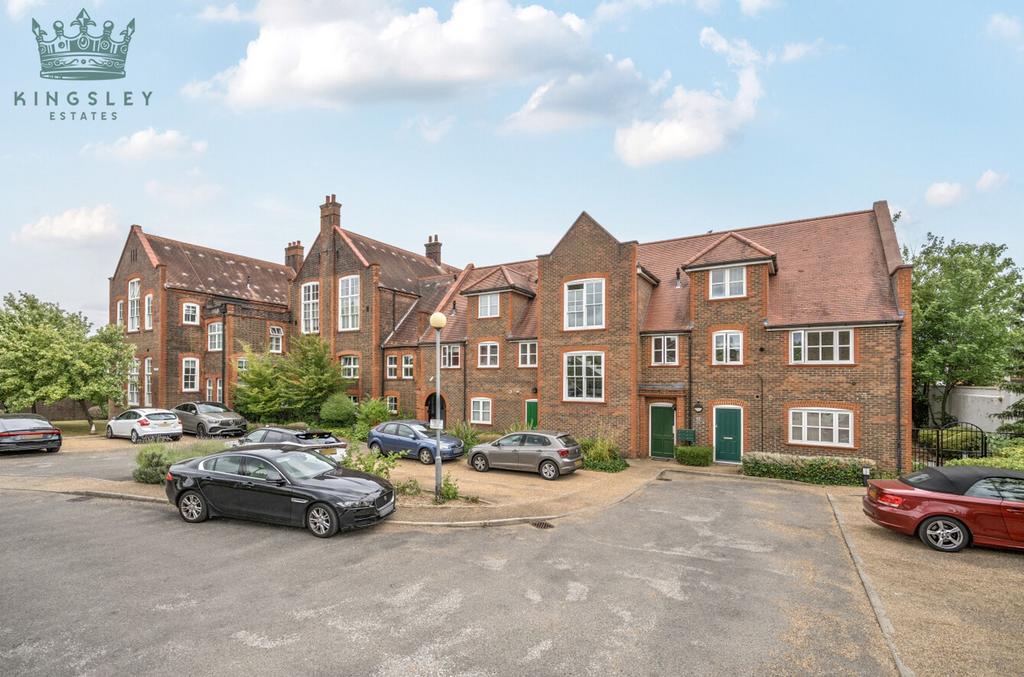 Gammons Lane, College Yard, WD24 2 bed apartment to rent - £1,725 pcm ...