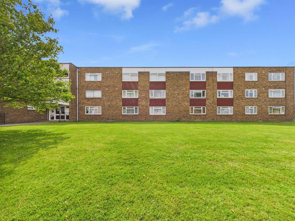 Long Meadow, Aylesbury HP21 Studio - £125,000