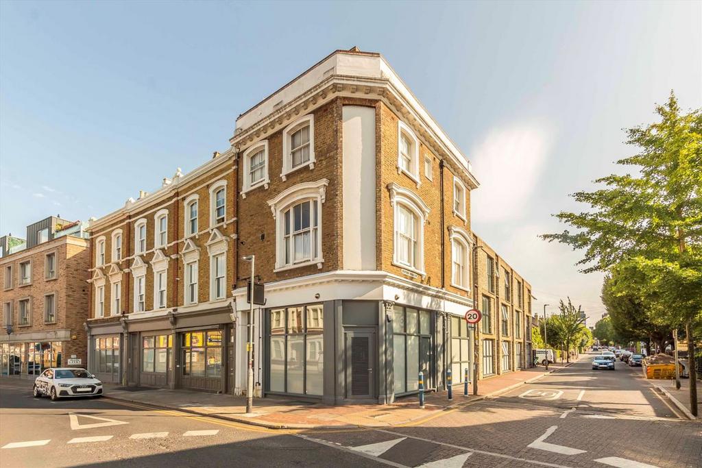 Putney Bridge Road, London SW15 1 bed flat - £1,750 pcm (£404 pw)