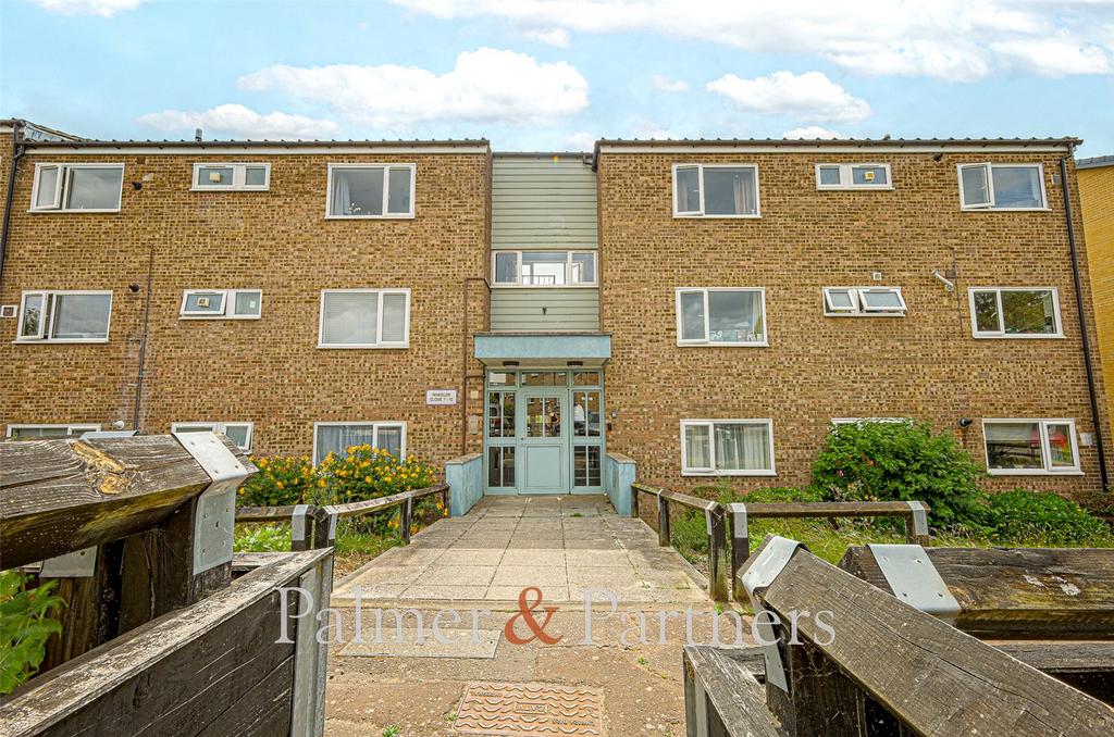 Wheeler Close, Colchester, Essex, CO4 3 bed apartment to rent - £1,350 ...
