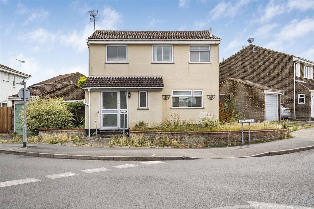 Ross Close, Saffron Walden CB11 3 bed detached house - £350,000