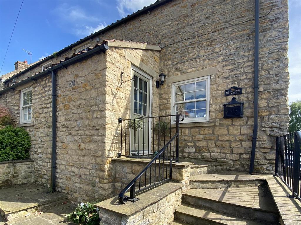 21 The Orchards, York YO60 2 bed semi-detached house - £950 pcm (£219 pw)