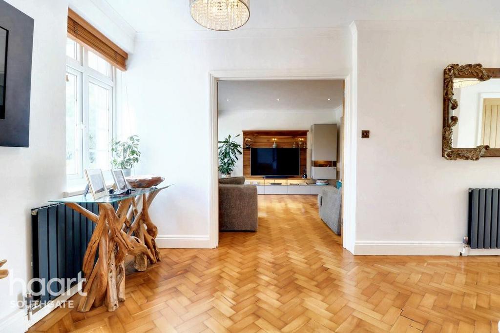 Baker Street, Potters bar 5 bed semi-detached house - £1,285,000