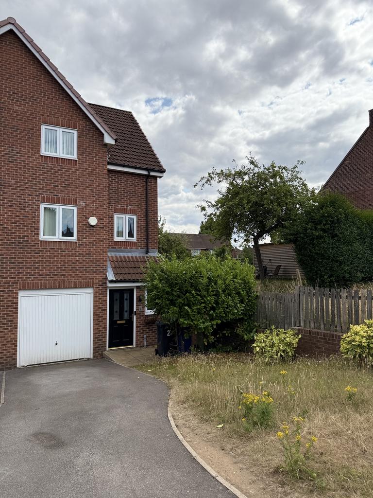 2 Norfolk Gardens, Inkersall... 3 bed terraced house to rent - £925 pcm ...