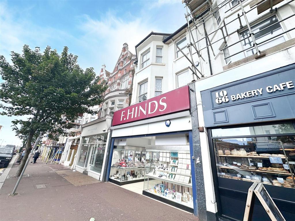 Devonshire Road, Bexhill-On-Sea 5 bed maisonette - £1,500 pcm (£346 pw)
