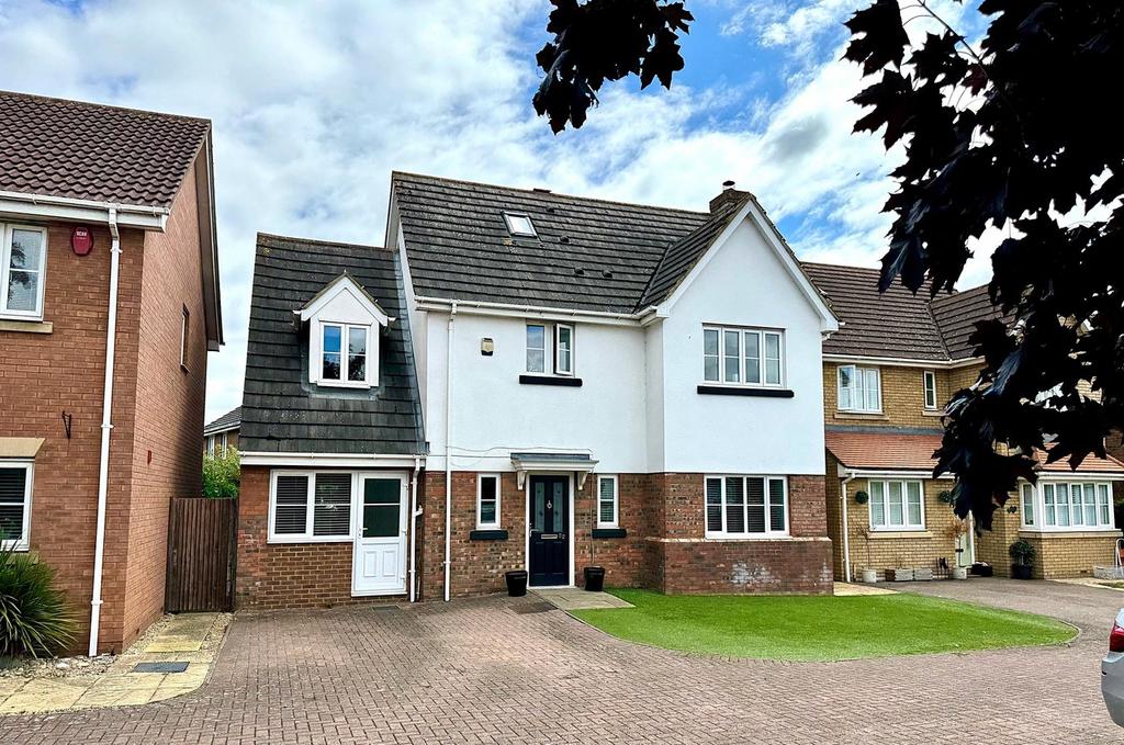 Bedford Road, Henlow, SG16 5 bed detached house for sale - £600,000