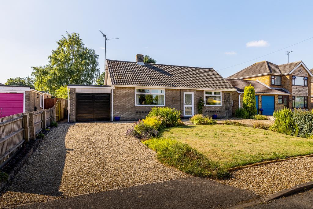 Middle Road, Whaplode 2 bed detached bungalow for sale - £225,000