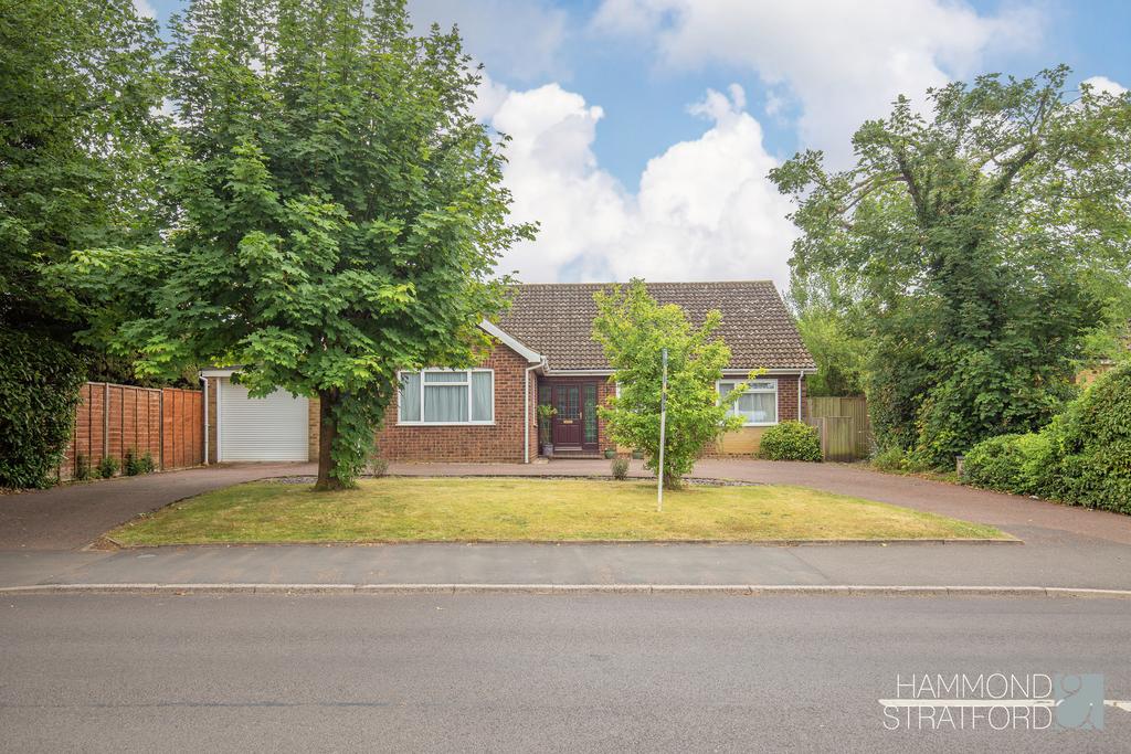 Queens Road, Hethersett 4 bed detached bungalow for sale - £450,000