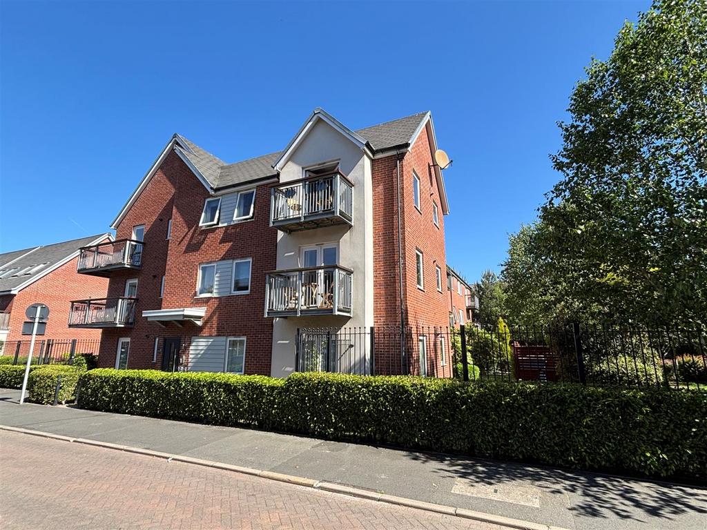 Highmarsh Crescent, West Didsbury 2 bed apartment - £240,000
