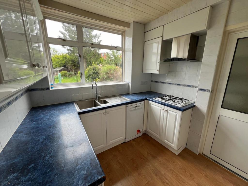 Romney Drive, Harrow 3 bed semi-detached house to rent - £2,500 pcm (£577 pw)