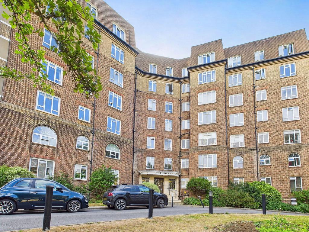 Wick Hall, Furze Hill, Hove, BN3 1NJ 2 bed flat - £375,000