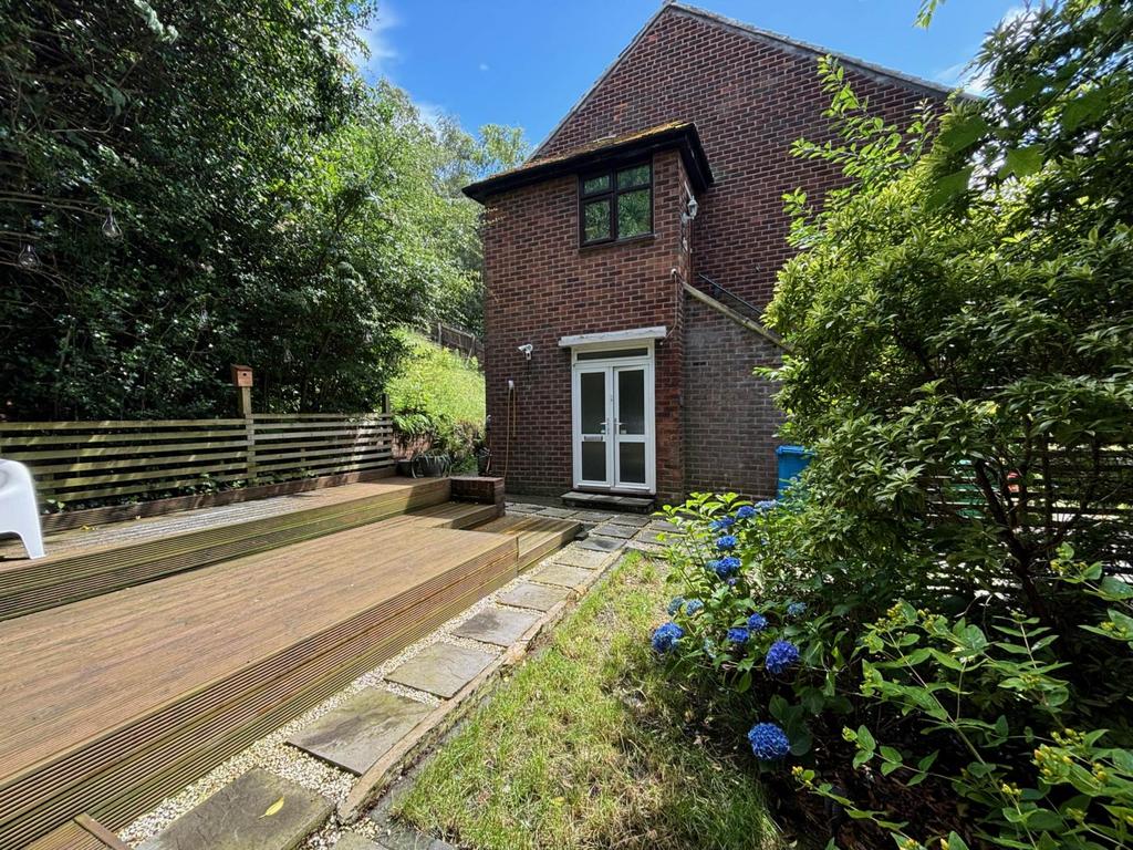 Rochdale Road, Higher Blackley 2 bed maisonette - £1,000 pcm (£231 pw)