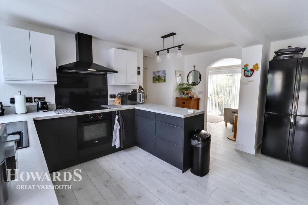 Hill View Drive, Winterton-on-Sea 2 bed detached bungalow for sale - £ ...