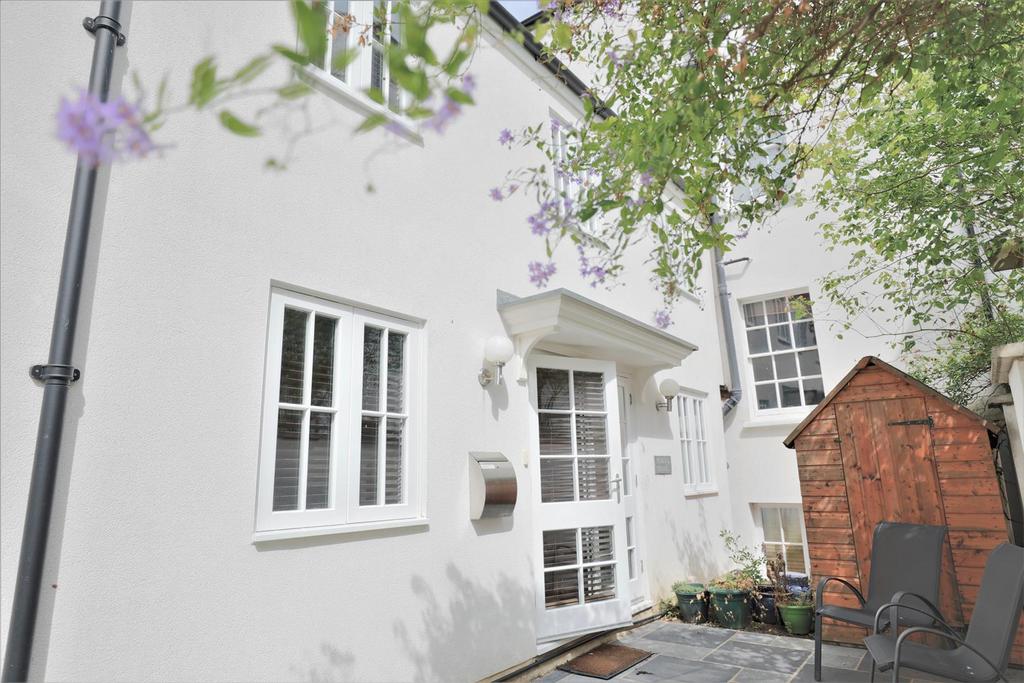 Walton Lane - Maisonette 2 bed flat - £2,100 pcm (£485 pw)