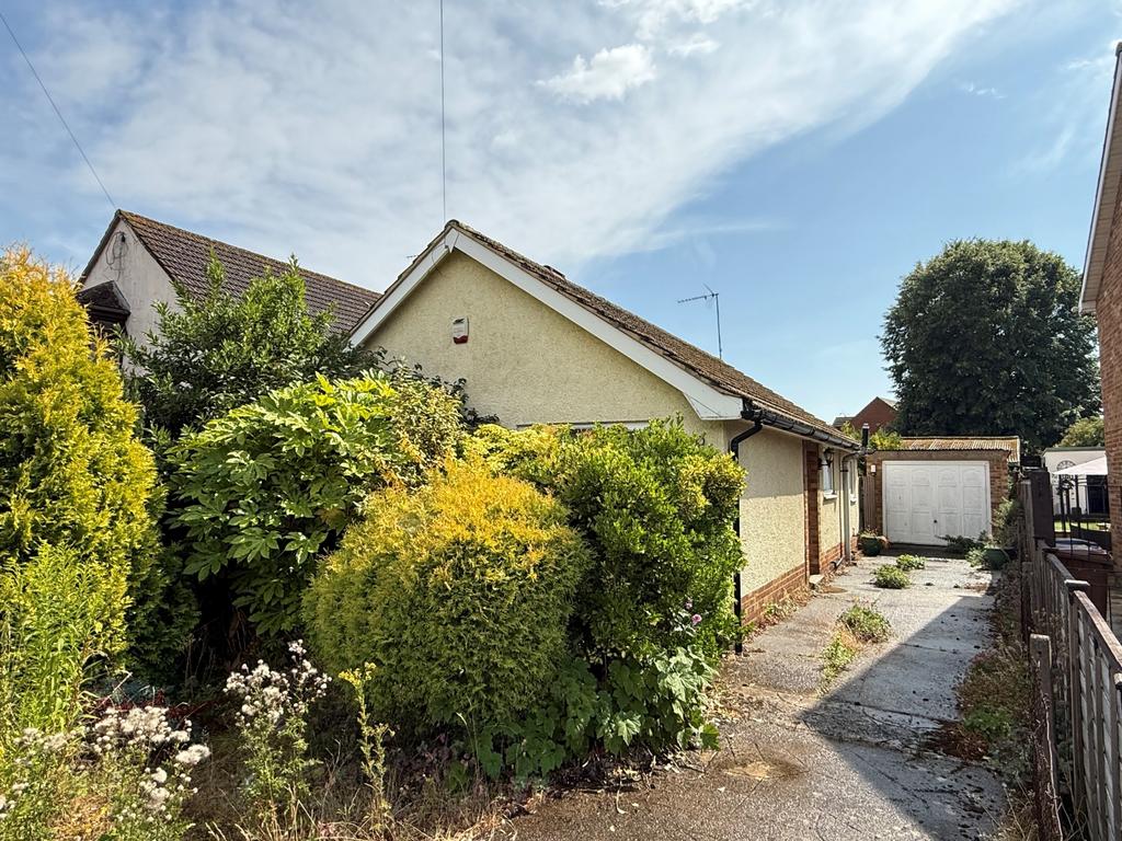 Harlestone Road, Duston, NN5 6NY 2 bed bungalow - £230,000