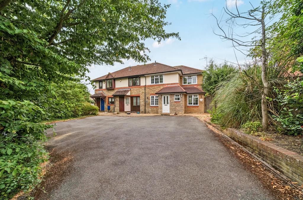 All Saints Rise, Bracknell RG42 3 bed end of terrace house - £500,000