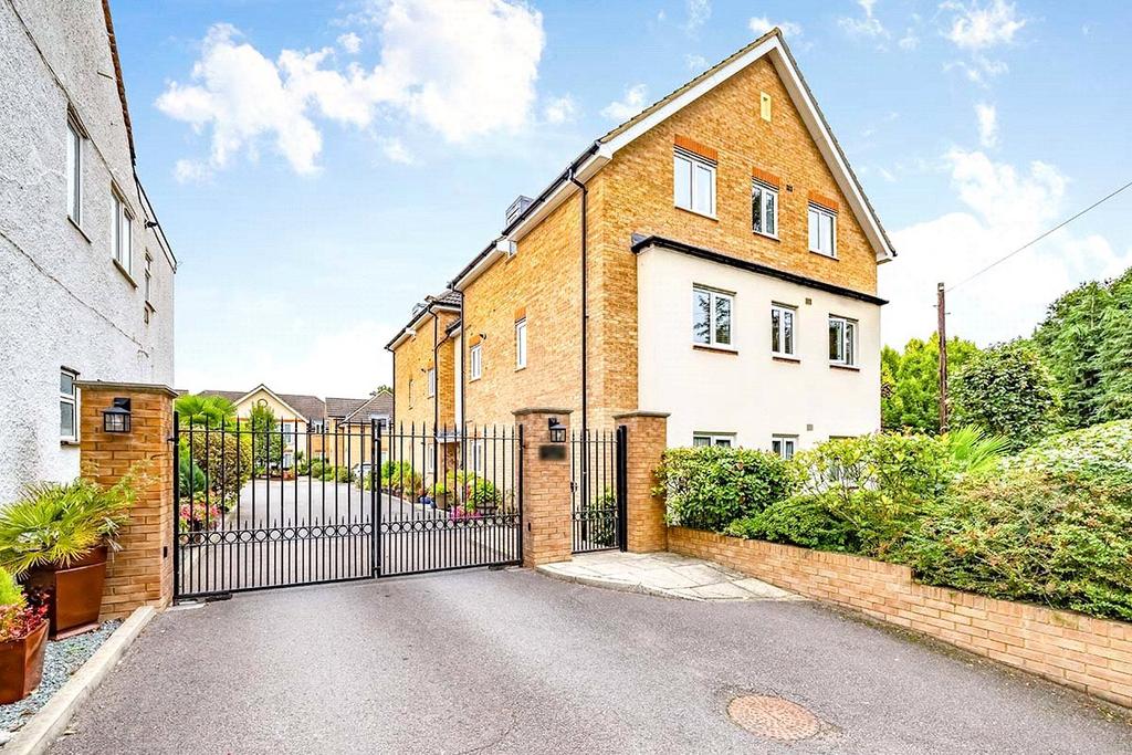 Sheepcot Lane, Hertfordshire WD25 2 bed flat for sale - £290,000