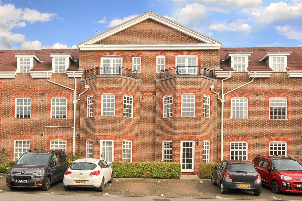 Ravens Court, Castle Village... 2 bed apartment - £2,950 pcm (£681 pw)
