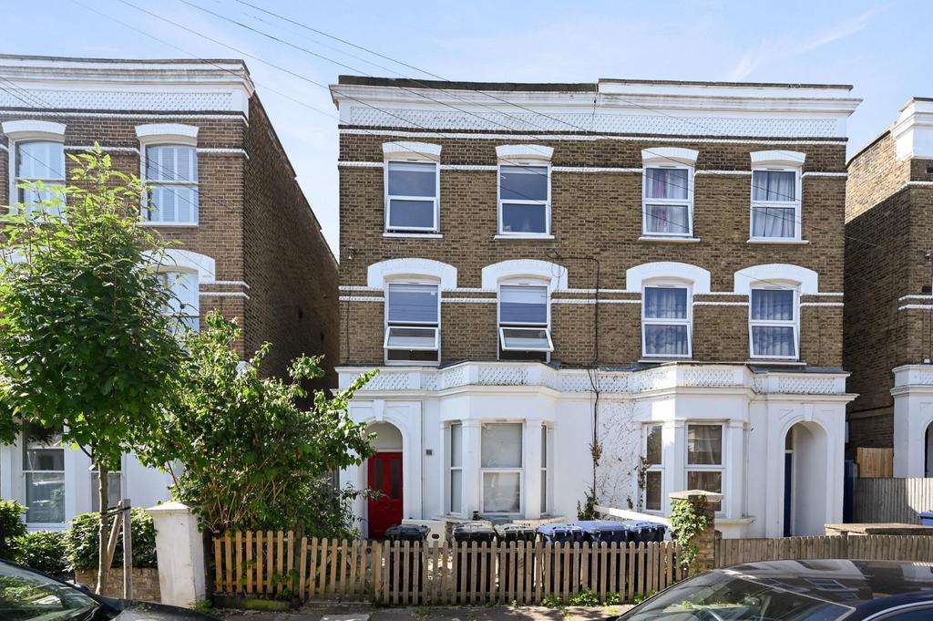 Essex Road, Acton House - £1,300 pcm (£300 pw)