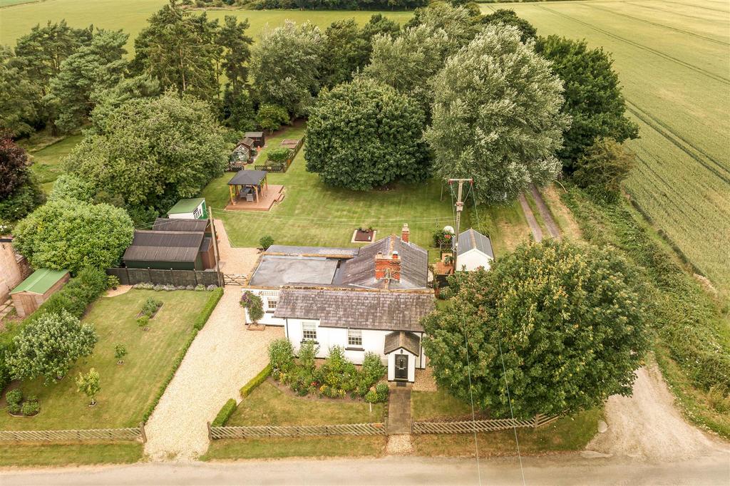 Railway Cottage, Low Marishes... 3 bed detached house - £525,000