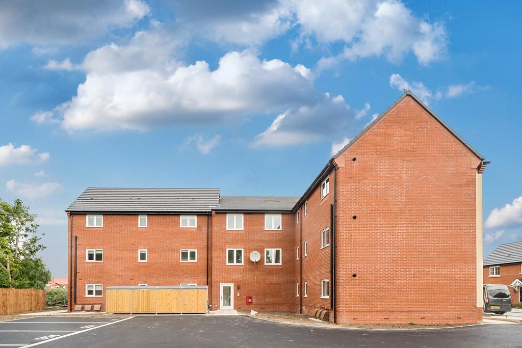 Samuel Armstong Way, Crewe, Cheshire 2 bed apartment - £900 pcm (£208 pw)