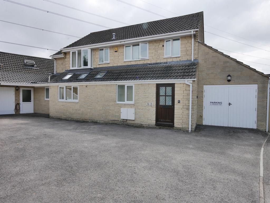 Pheasant Way, Cirencester GL7 4 bed semi-detached house to rent - £ ...