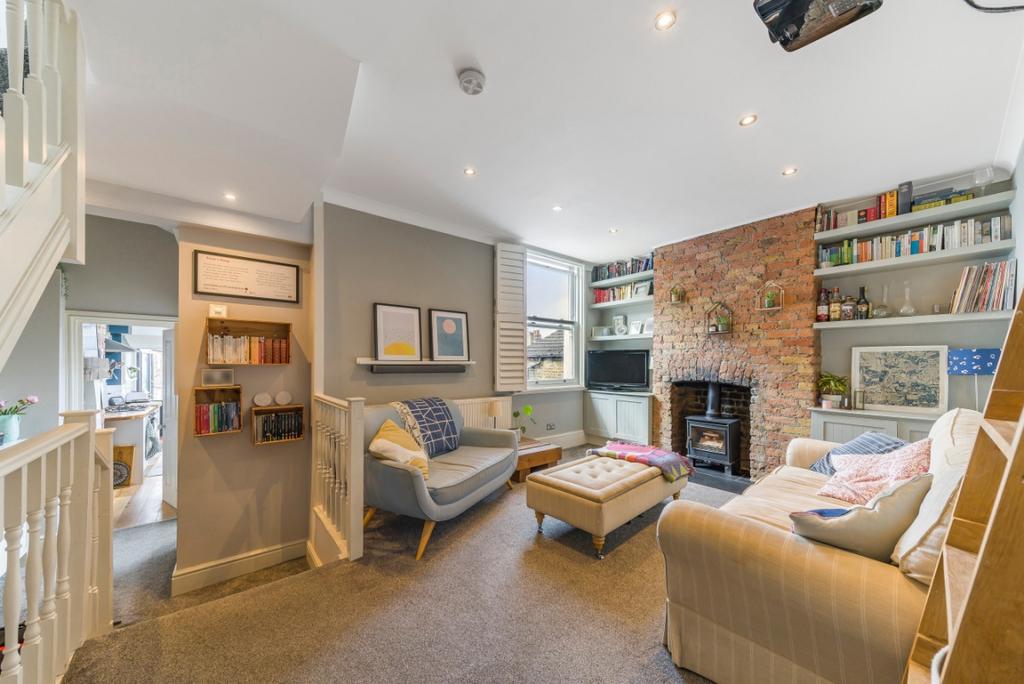 Lyham Road, London, SW2 3 bed maisonette to rent - £3,350 pcm (£773 pw)
