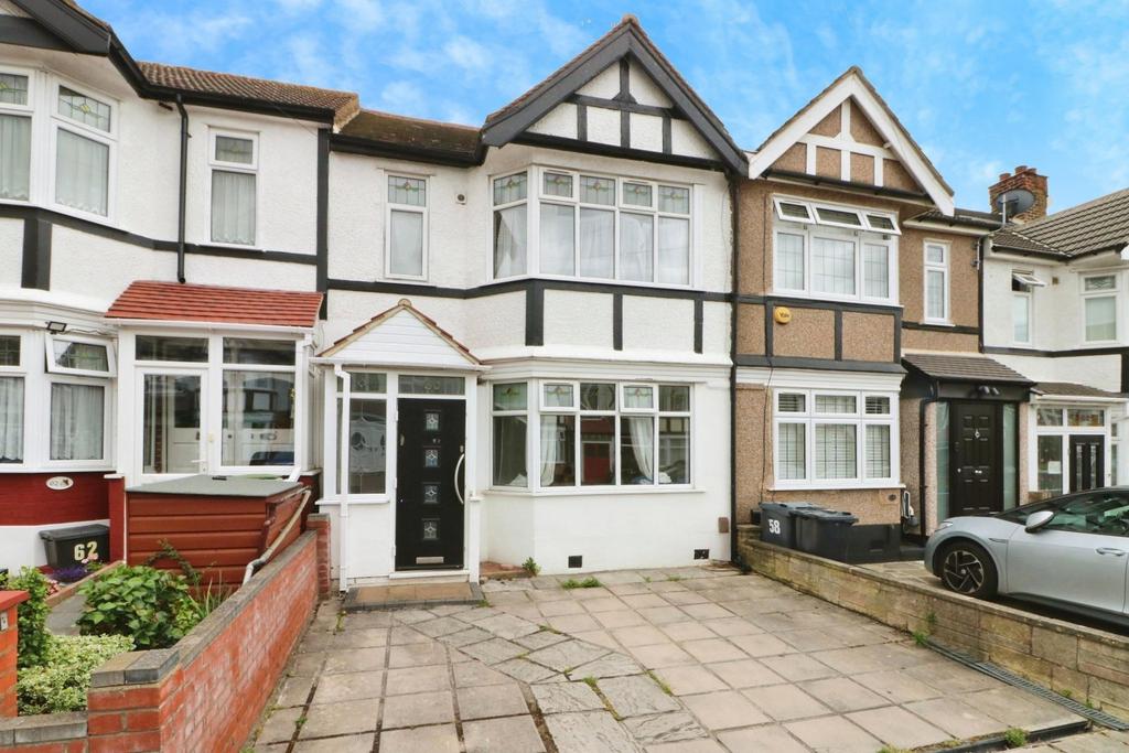 Joydon Drive, Romford RM6 3 bed terraced house for sale - £450,000