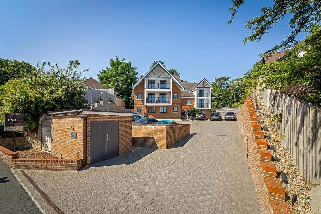 80 Riddlesdown Road, Purley CR8 2 bed apartment for sale - £350,000