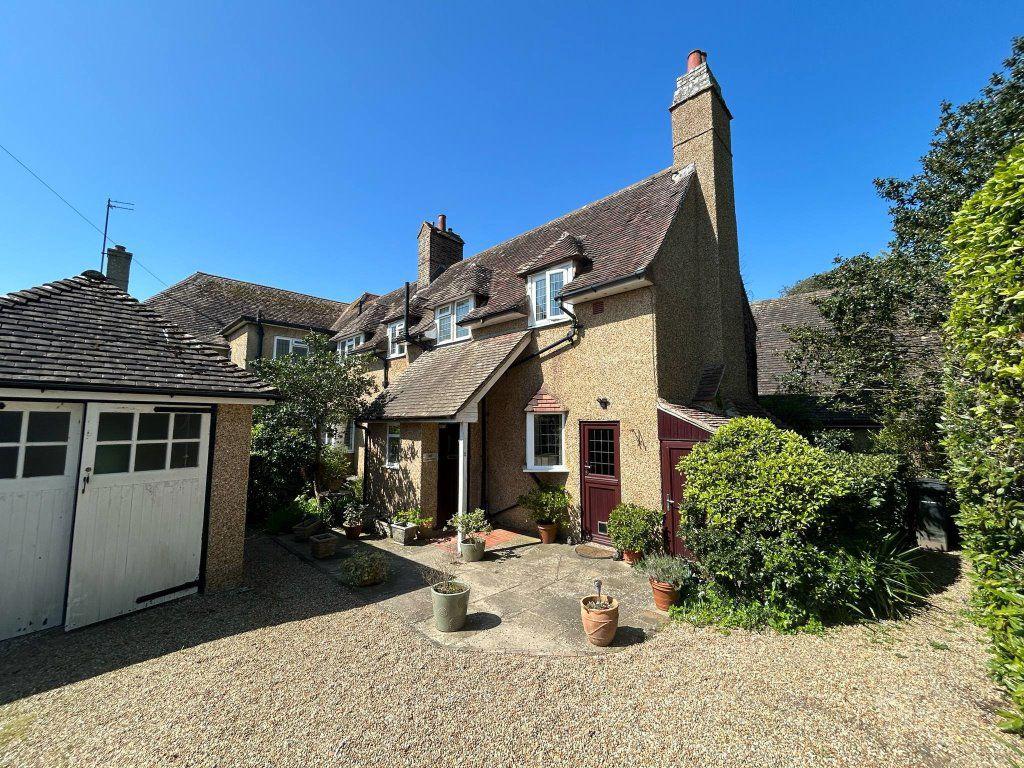 Clavering Walk, Bexhill on Sea 3 bed property - £1,500 pcm (£346 pw)