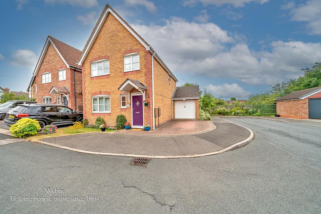 Lauderdale Close, Walsall WS8 3 bed link detached house - £300,000
