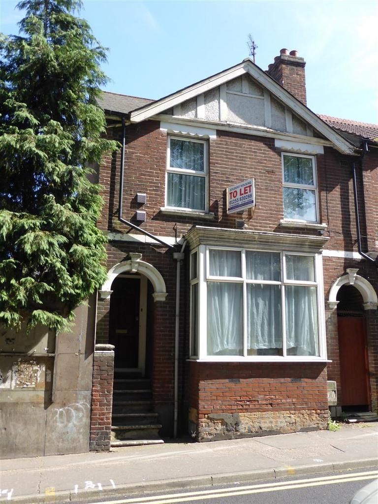 Mersea Road, Colchester CO2 6 bed semi-detached house for sale - £295,000